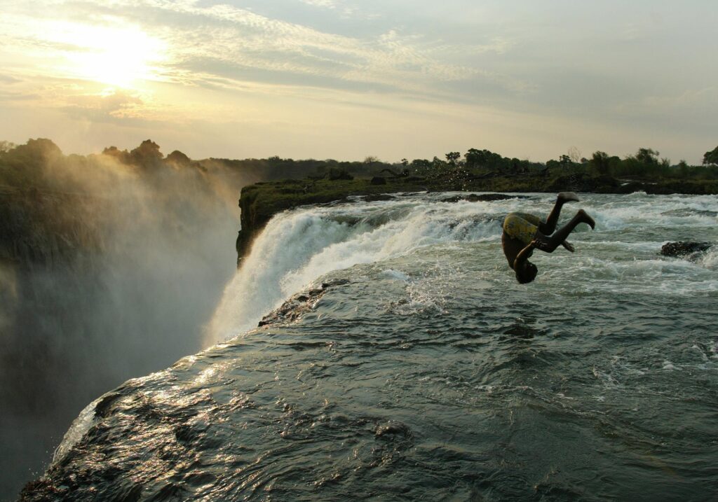 24 Photos of 10 Most Amazing Pools in the World - BeautyHarmonyLife