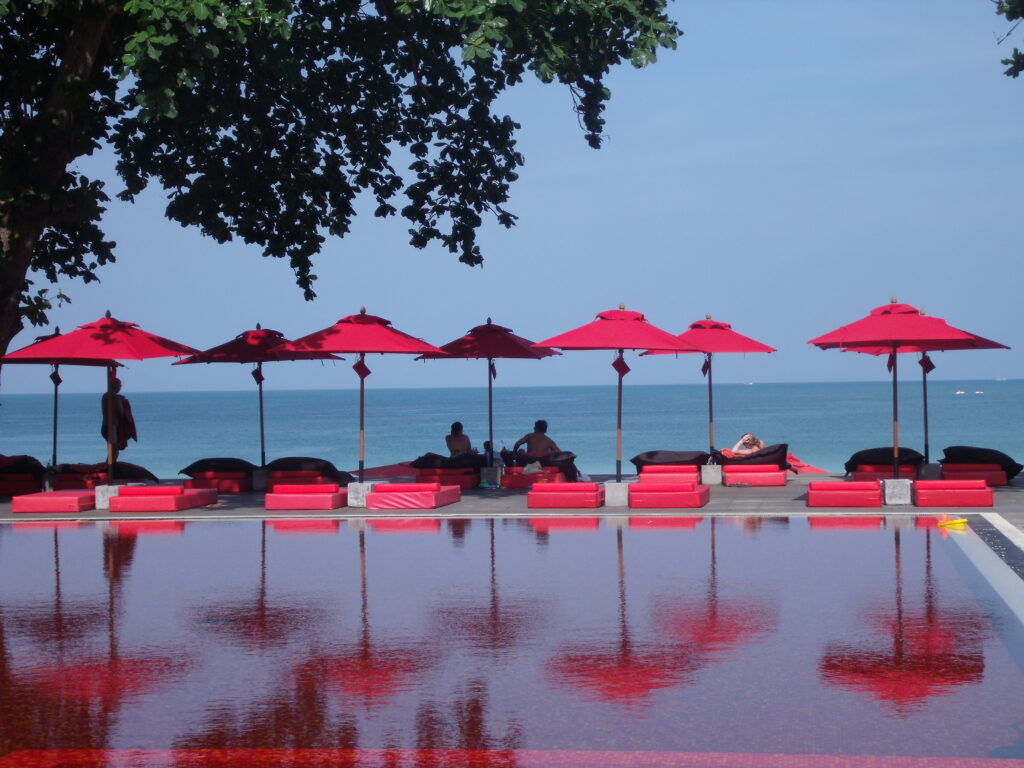 24 Photos of 10 Most Amazing Pools in the World - BeautyHarmonyLife