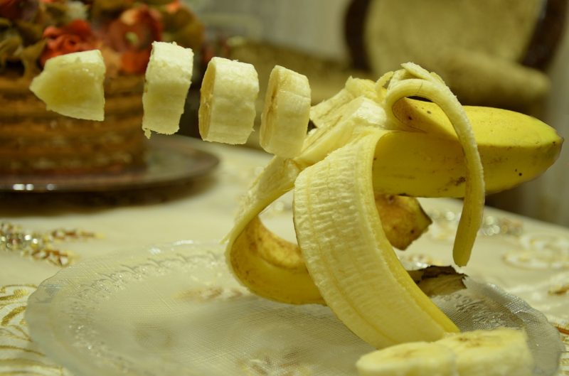 The most Practical and Fastest way of Slicing Bananas - BeautyHarmonyLife