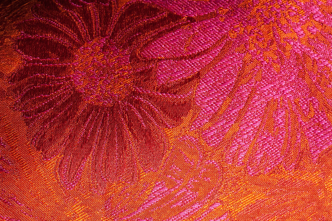 Jacquard fabrics: origins, ways to obtain them, and types ...